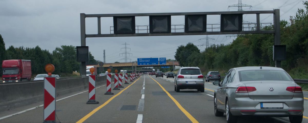 KÜS-Ratgeber: Richtiges Verhalten in Autobahnbaustellen ...